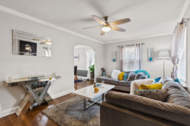 Elegant And Cozy 2-bedroom Home• Near Delmar Loop - Kirkwood, MO