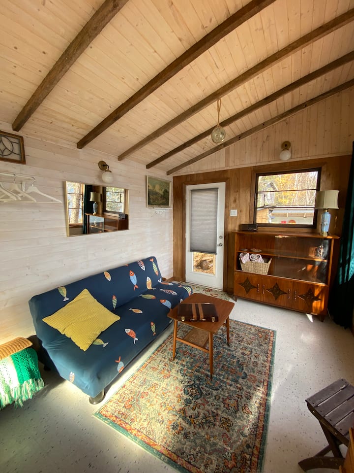 Funky Lakefront Bunky - Canada