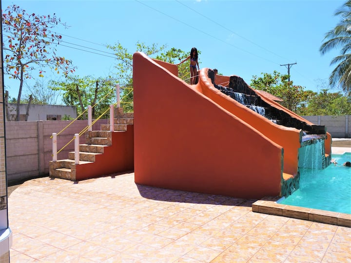 Casa Oasis! The Place To Be! Right Near The Beach! - El Salvador