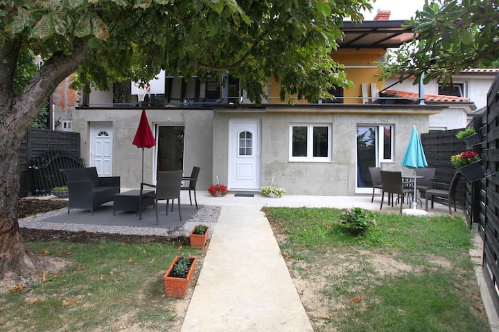 Hilltop Lucan Studio Apartment Red - Strunjan