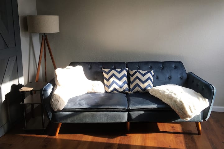 [Sanitized] Modern Loft Near Historic Downtown - アルピナ, MI