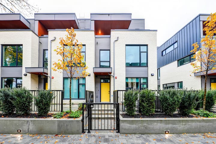 Brand New Luxurious Town House - Vancouver