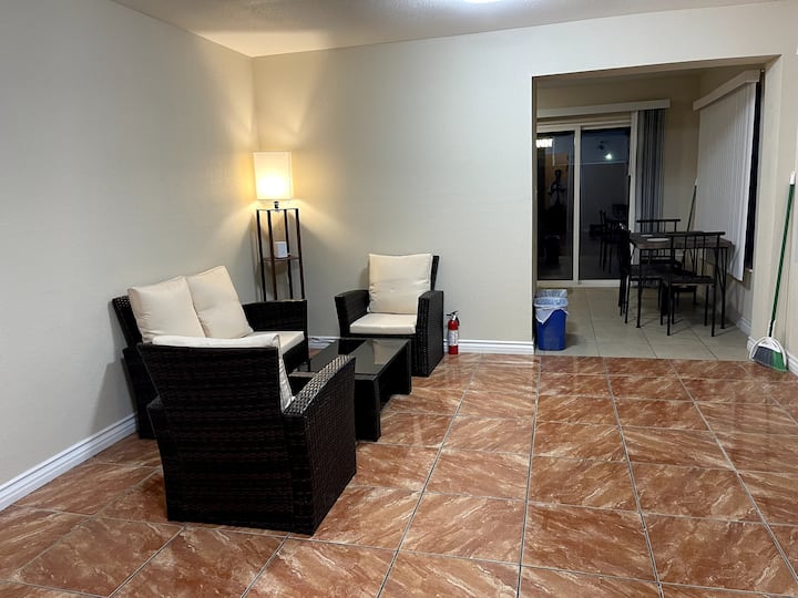 Cozy Room With Private Bathroom In Great Location -