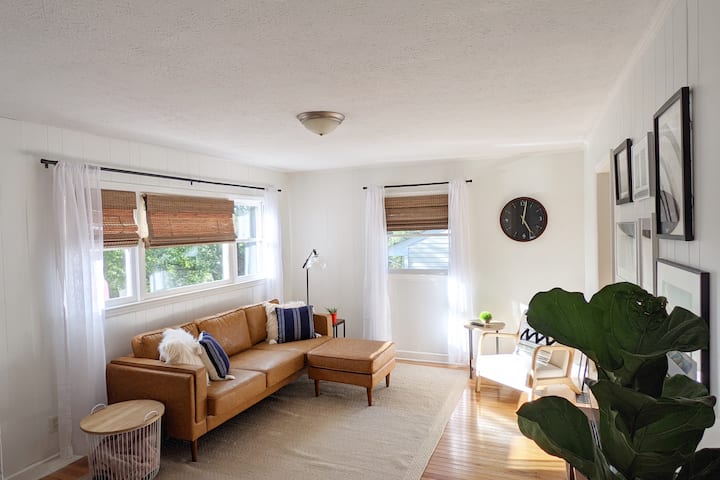 Bluebird Bungalow - Walkable, Cozy, & Fenced Yard - Asheville, NC