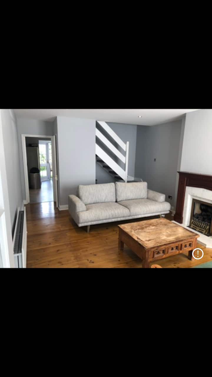 Lovely 2 Bedroom Property In Quiet Cul-de-sac - Dublin