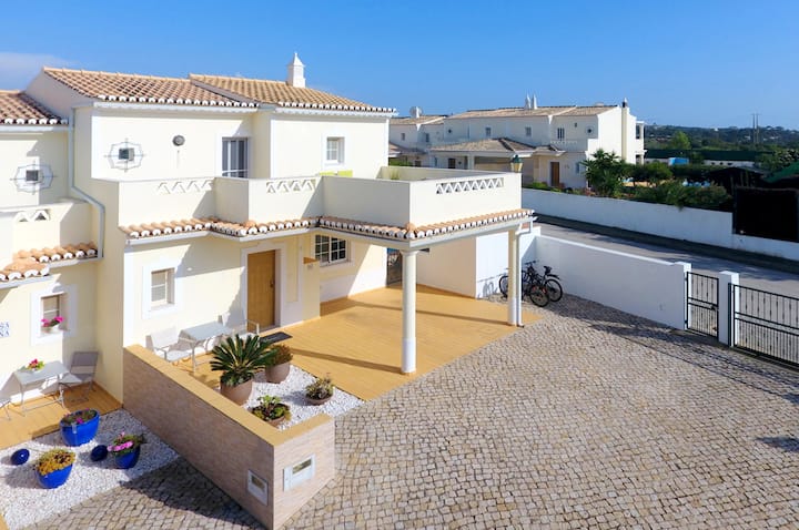 Bright Villa With Swimming Pool - Ferragudo