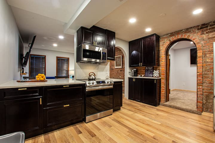 Modern Luxury In Little Bohemia - 4 Bed By The Zoo - Omaha, NE