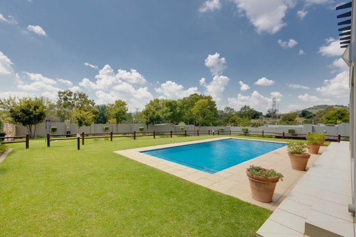 Bryanston Vacation Rentals & Homes - Bryanston, Sandton, South Africa ...