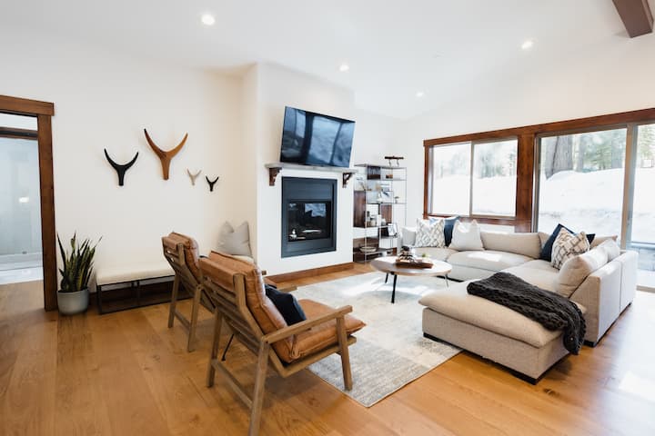Luxury Chalet | Beach | Golf | Hot-tub | Pool - Truckee, CA