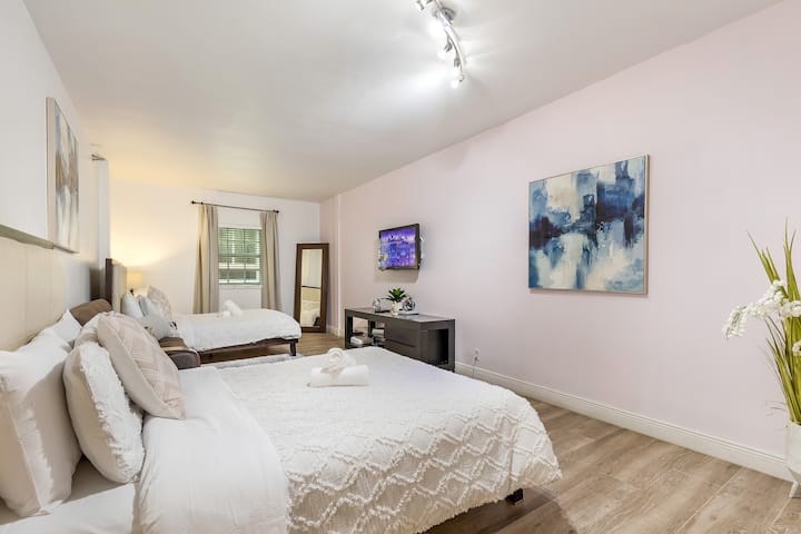 New 'Seabreeze' Studio Ocean Drive #206 - Miami Beach, FL