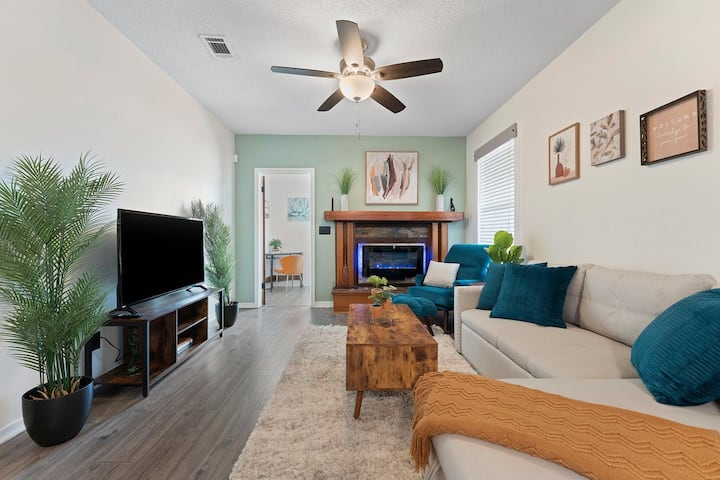 Pet Friendly Downtown Bungalow! - Pensacola, FL