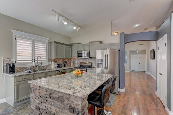 Upscale Single Family Home 4 Bedrooms - North Las Vegas, NV