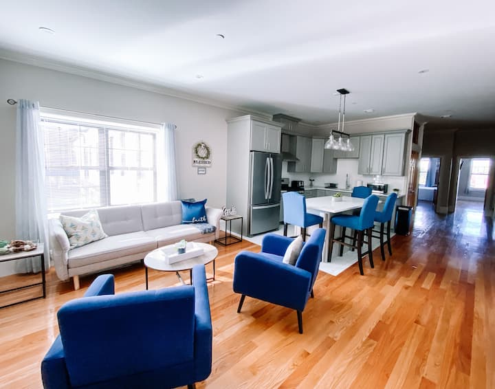 Modern 2/bed 2/bath Condo Near Boston #3 W/parking - Medford, MA