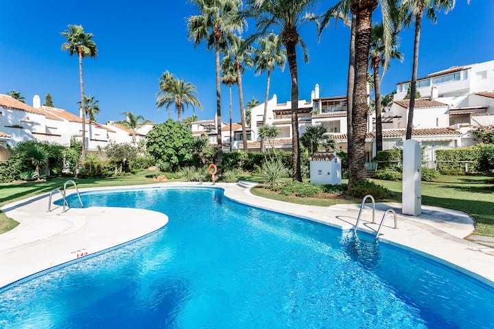 Magnificent Apartment With Gardens And Beach Front - Ojén