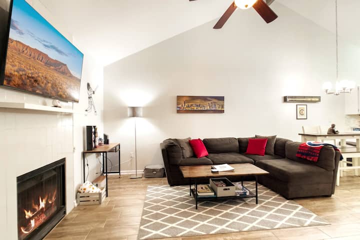 Cubs On May-walk To Sloan Park-prime Location! - Arizona