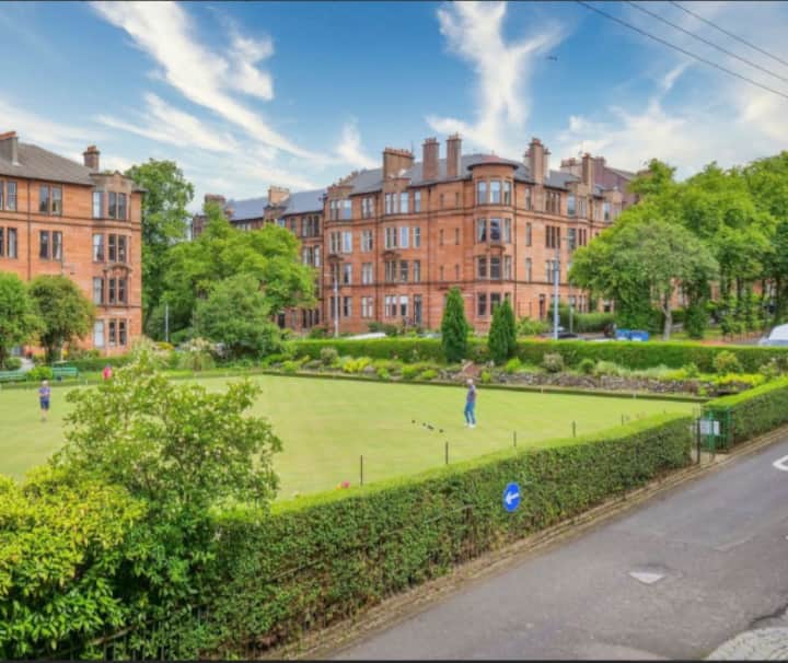 Spacious, Stylish & Secure. 2 Beds + Home Office. - Glasgow