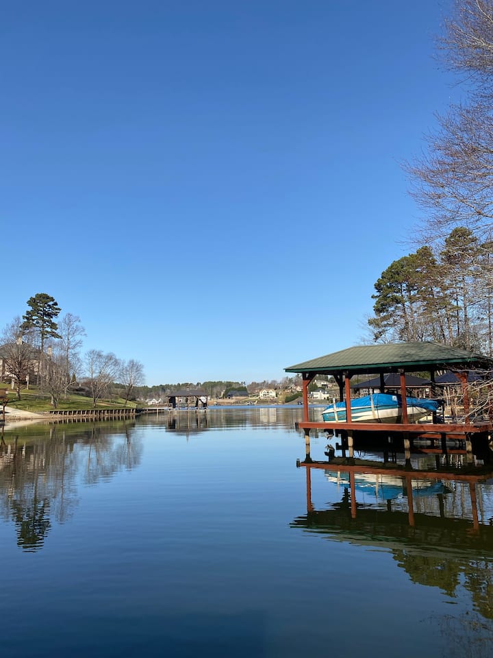 Ollie's Hideaway: 4br, 3.5 Ba Lakefront Exec Home - Hickory, NC