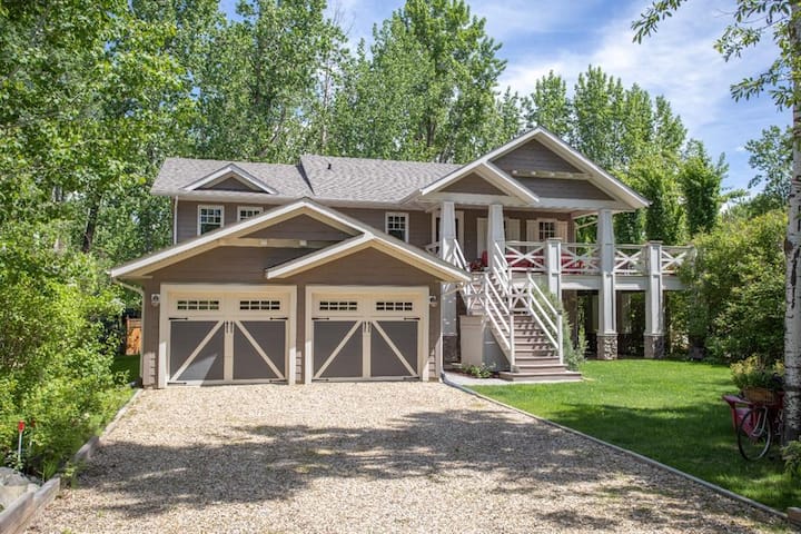 Luxury 6 Bedroom Cottage 4 Mins Walk From Beach - Sylvan Lake