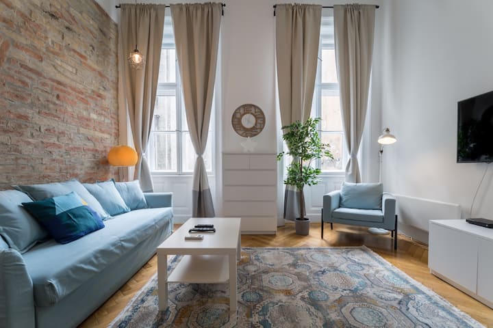 Sunny 1br+loft In The Soho Of Budapest - Budapest