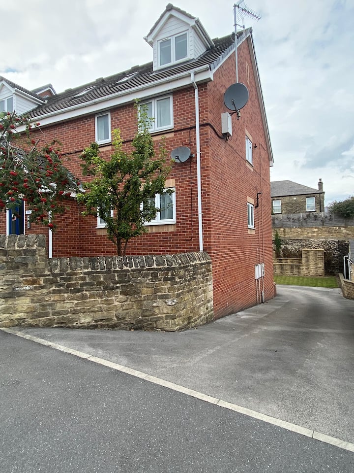 A Lovely 2 Bedroom Apartment With Free Parking - Sheffield