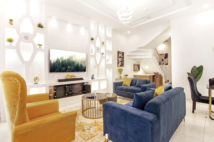 Elegant King Size 4 Beds Duplex/ 24hrs Electricity - Nigeria