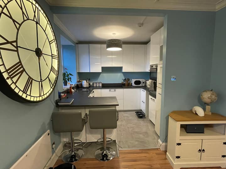 Unique 2 Bed City Centre Flat- Private Parking. - Glasgow