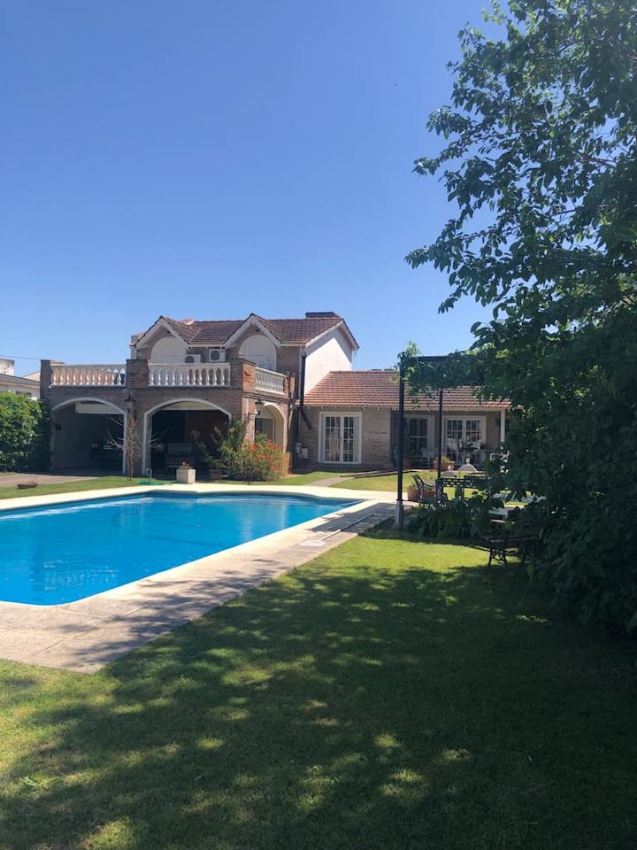 Casa Quinta Espectacular Con Pileta - Lobos