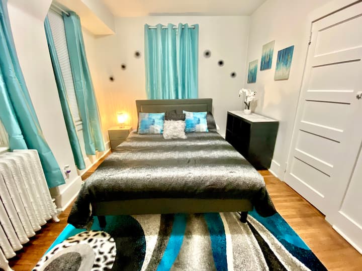 Cozy Retreat Turquoise 1 Br •Self Check In• - Forest Hills, PA