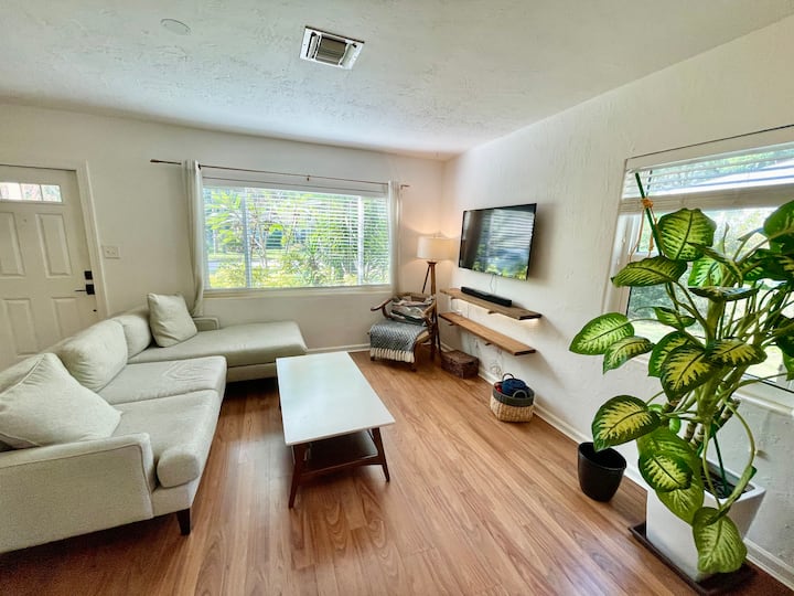 Cozy/modern 2 Bedroom Bungalow W/good Vibes 🐶👍🏼 - Orlando, FL