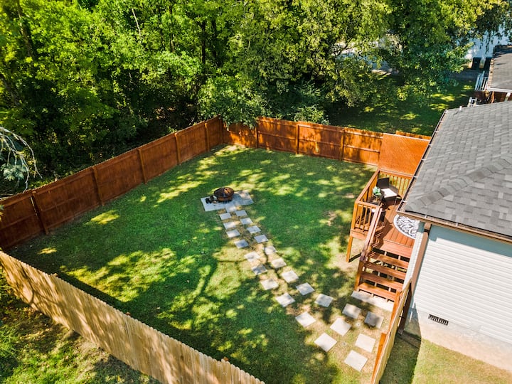 Private Bungalow Near Downtown & Lookout Mt - Chattanooga, TN