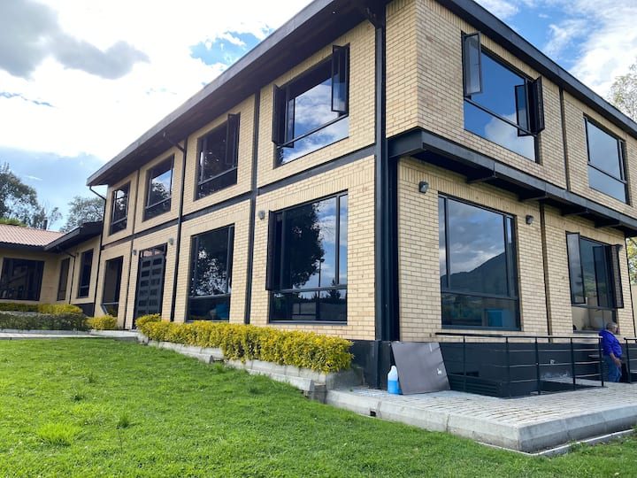Hermosa Casa De Campo Moderna - Cota