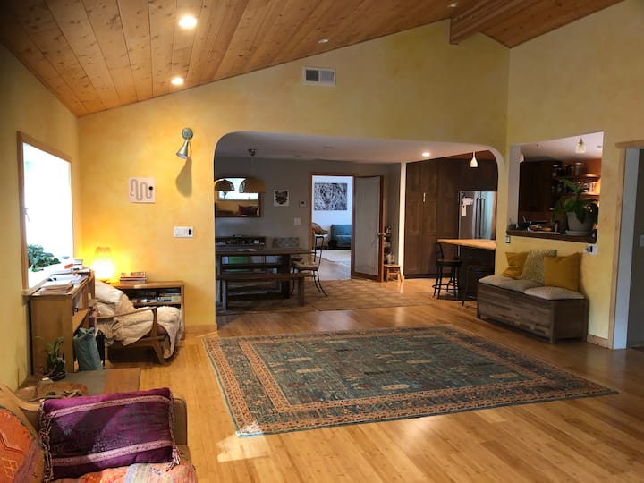 Private 1br In Peaceful Creative Home - Grass Valley, CA