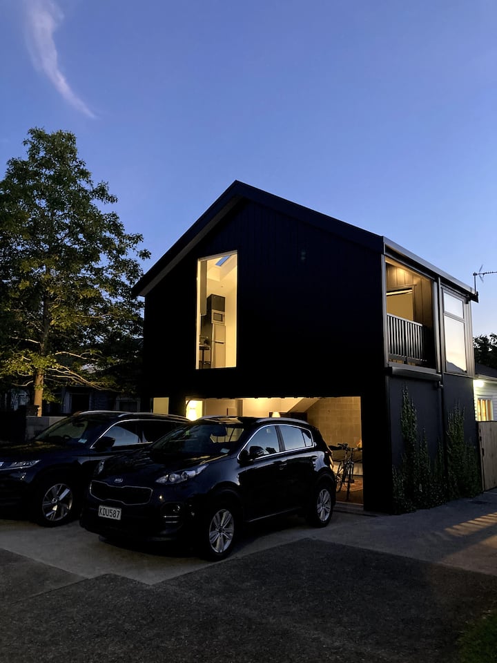 Modern Unit. Fully Self Contained. Standalone. - Auckland