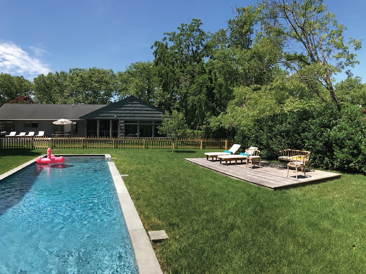 A Cozy Modern Villa In Beautiful Bellport - Bellport, NY