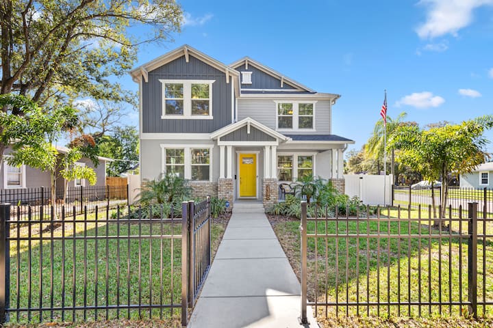 Fabulous, Large Home In Awesome Area Of St. Pete - St. Petersburg, FL