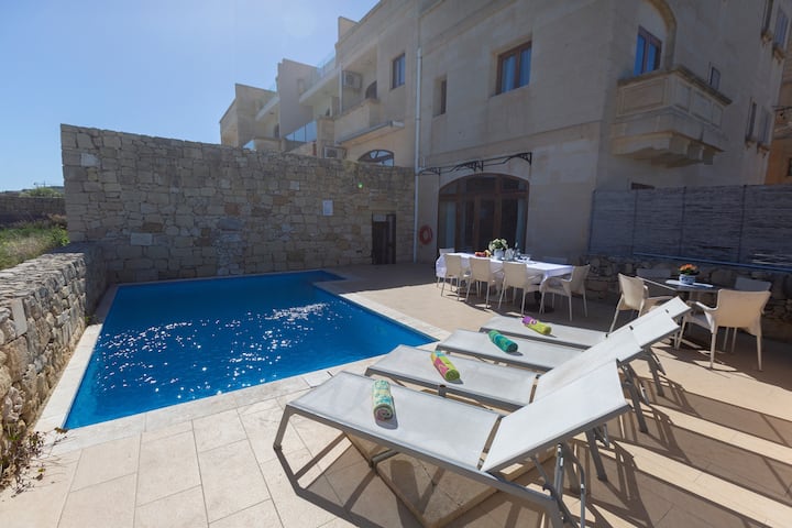 Stunning 5 Bdrm Villa Overlooking Ta Pinu Basilica - Malte