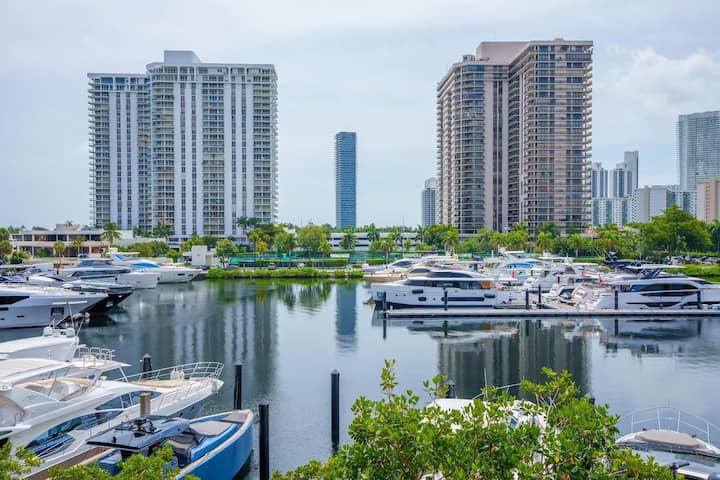 Yacht Club At Aventura - Aventura, FL