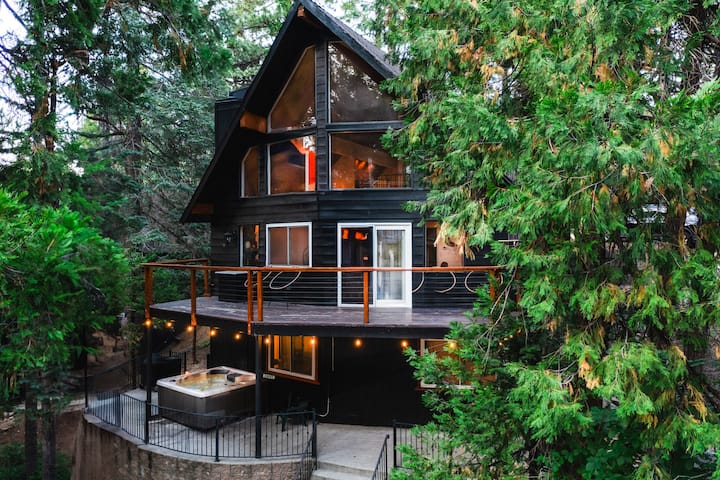 Stunning A-frame With Hot Tub - サンバーナーディーノ, CA