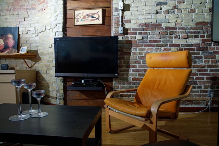 Bright, Relaxing, Quiet Studio, Centrally Located - Winnipeg