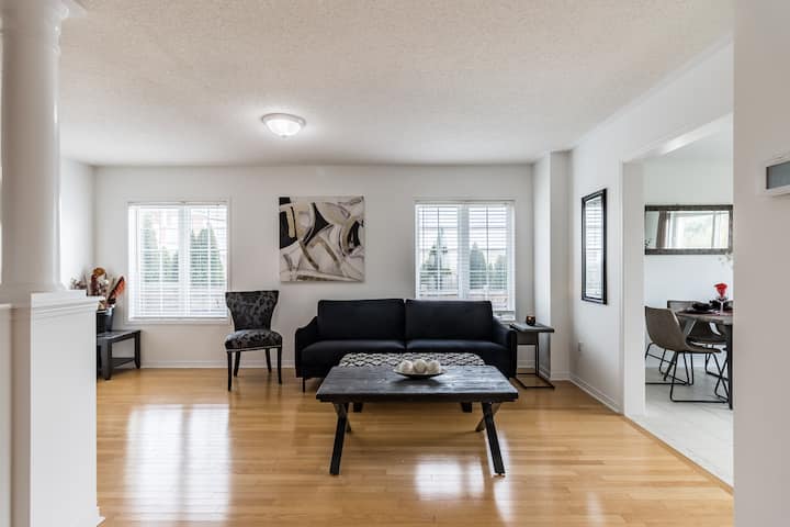 Brand New - Bright & Beautiful Townhome! - Burlington