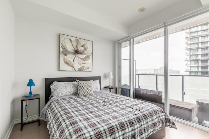 Sleek City Condo • Luxury 1br • Modern & Central - Toronto