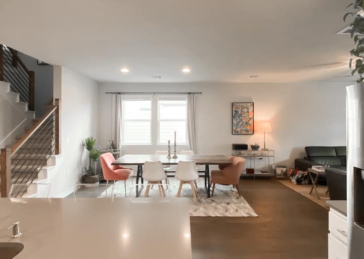 Large Modern 4 Bed/2.5 Bath Home W/office+gym+pool - Austin, TX