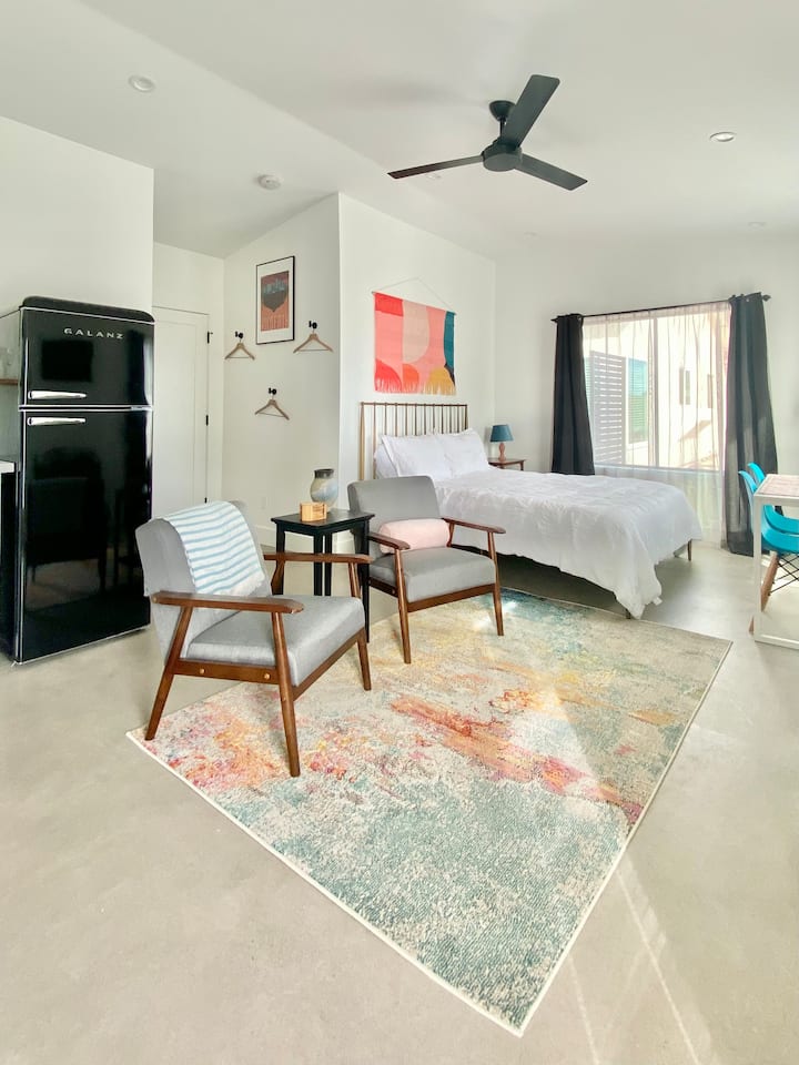 Brand New Casita De Leo (Retro) - Revolution, Mesa