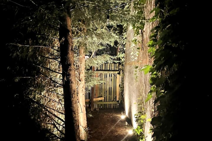 Five Star Location, Adorable Secluded Tiny Home - Portland, OR