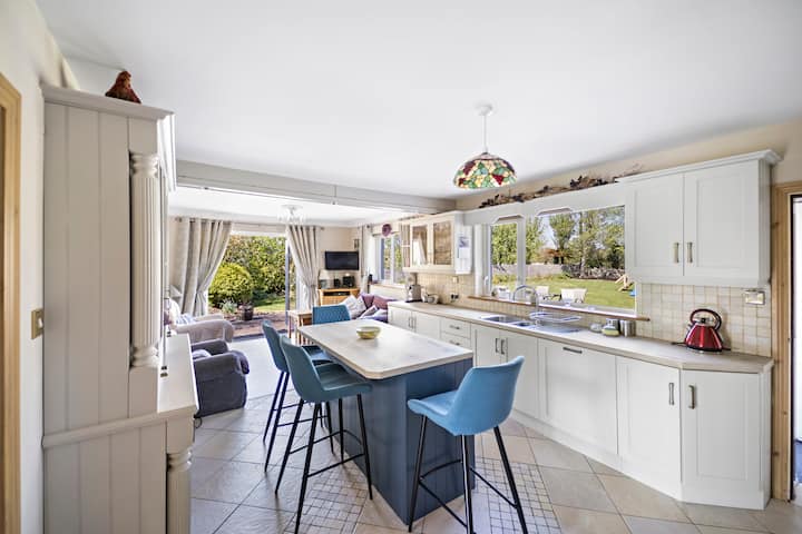 Charming, Quiet, Spacious Home - Alta Vista Galway - Claregalway