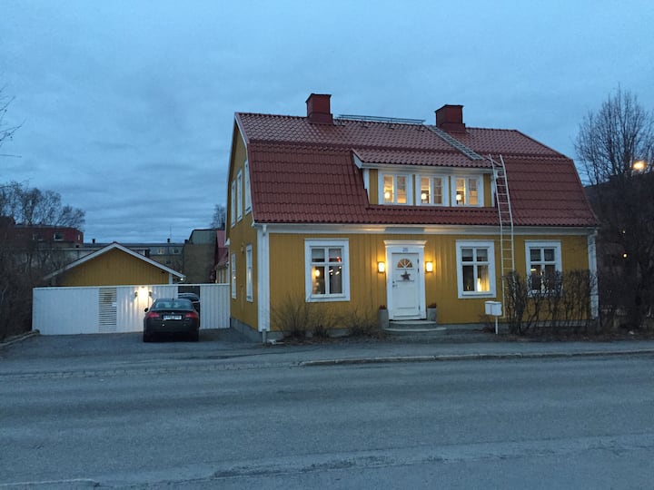 Möblerad Lägenhet, 3 Sovrum 
Centralt 
 (Vån 2) - Skellefteå