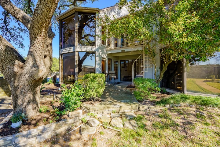 Peaceful Retreat Near Lake Travis Newly Remodeled - Lakeway, TX