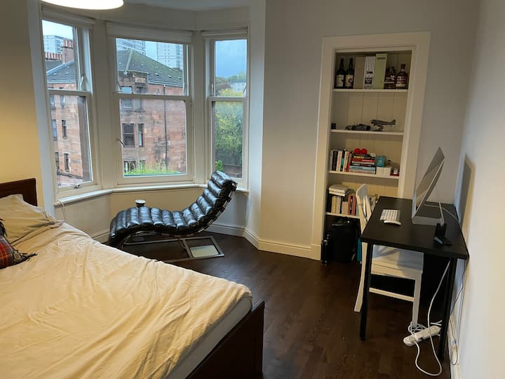 1 Bed Glasgow Tenement Availiable For Cop 26 - Glasgow