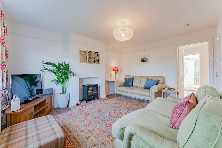 Cosy Dog Friendly Cottage Sheringham, Close To Sea - Sheringham