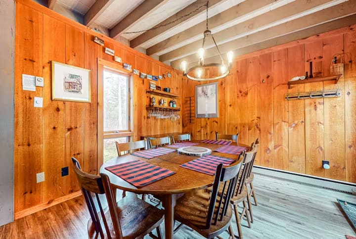 3br - 2 Mins To Mt. Snow With Cozy Fireplace - Dover